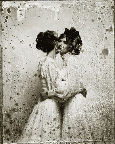 Duets Sisters Twins And Groups Of Two In Art And Vintage Photos Sisters Picnic At Hanging Rock