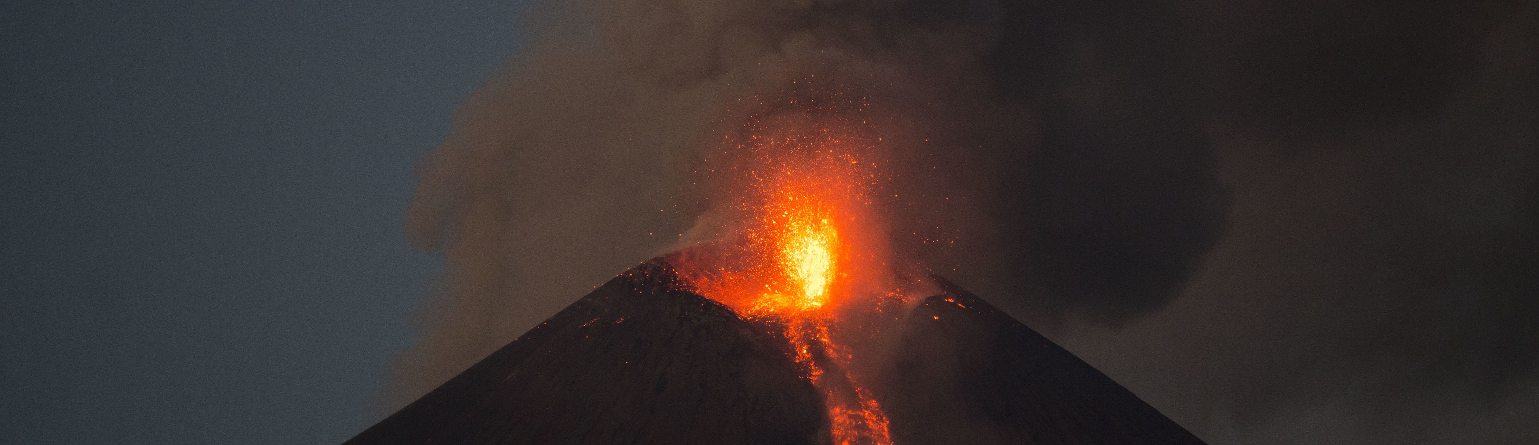 Nicaraguas Momotombo Volcano Erupts For The First Time In A Century