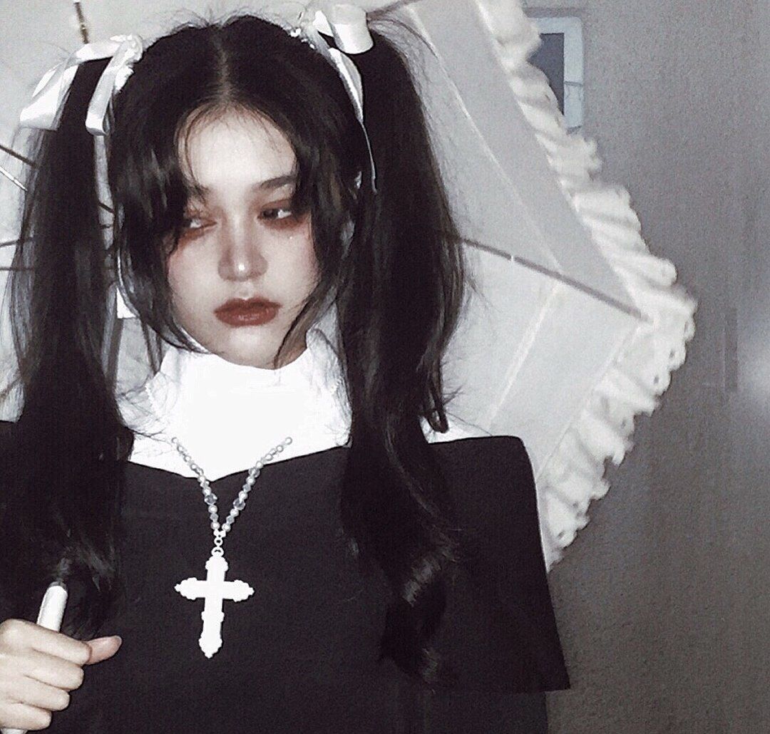 Pin By ๐ฅ๐ฅ๐ฅ On ้ไนๅคๅฅณ Goth Aesthetic Aesthetic Girl Grunge Aesthetic