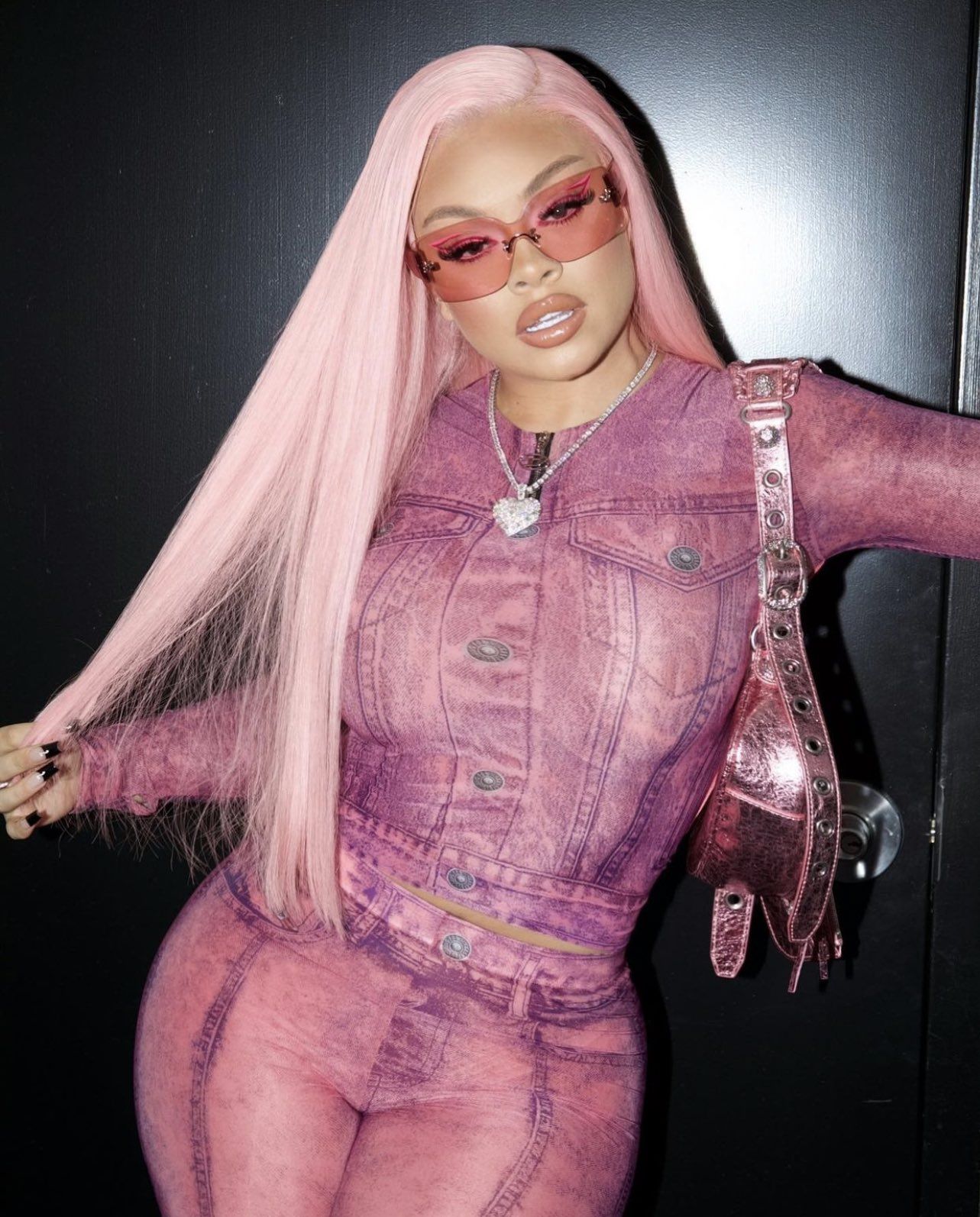 The Female Rap Room on Twitter | Fashion model poses, Instagram model ... The Female Rap Room on Twitter | Fashion model poses, Instagram model ...