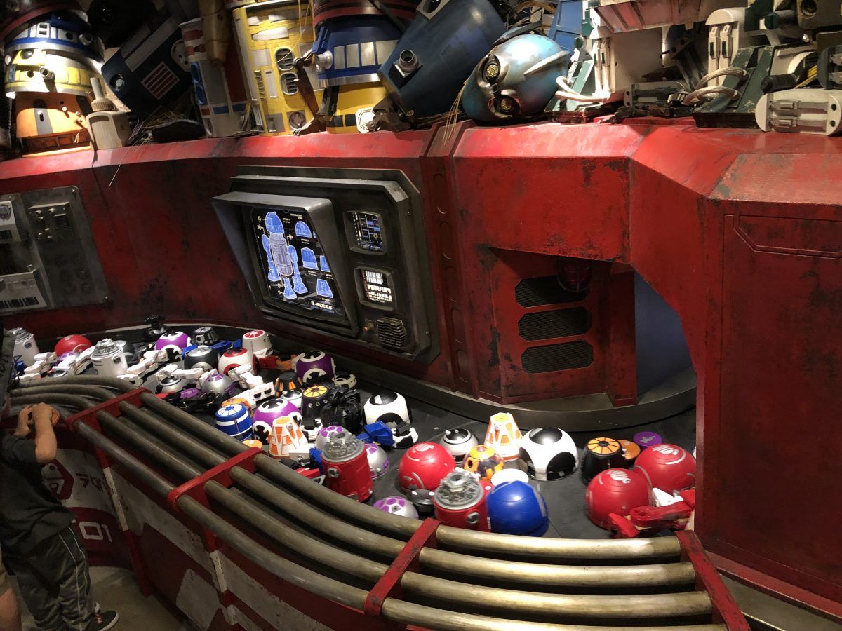 Photos Galaxys Edge Droid Depot Blog Disney Star Wars Star Wars Droids