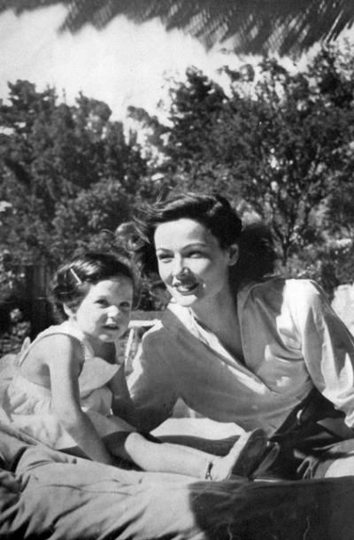 Gene Tierney And Daughter Christina Gene Tierney Married Oleg Cassini In 1941 Christina Was