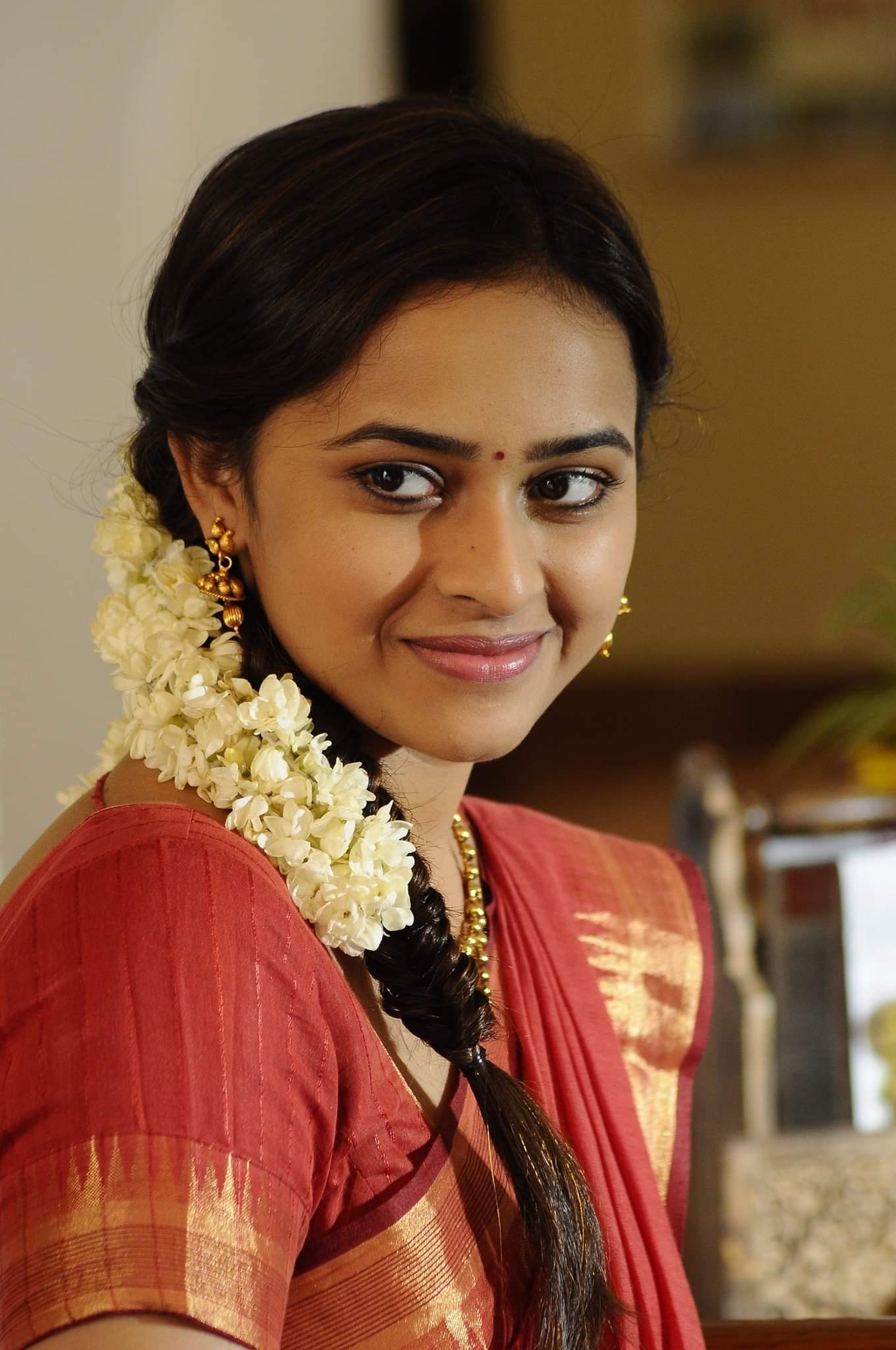 Sri Divya Latest Hd Pictures And Wallpapers 2020 Natoalpabet Most Beautiful Indian Actress