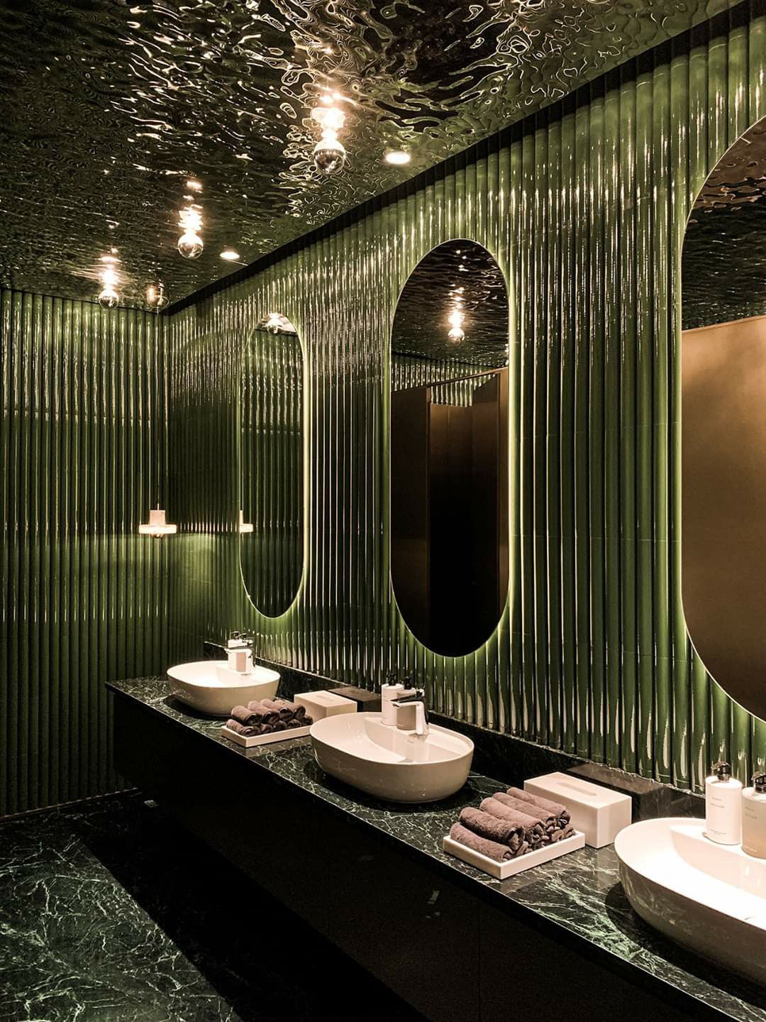 Pin By Amy Dennill On Bathrooms In 2020 Toilet Restaurant Open