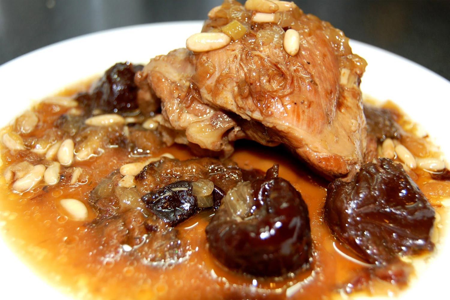 Pollo Con Ciruelas Pasas Y Piñones Recept
