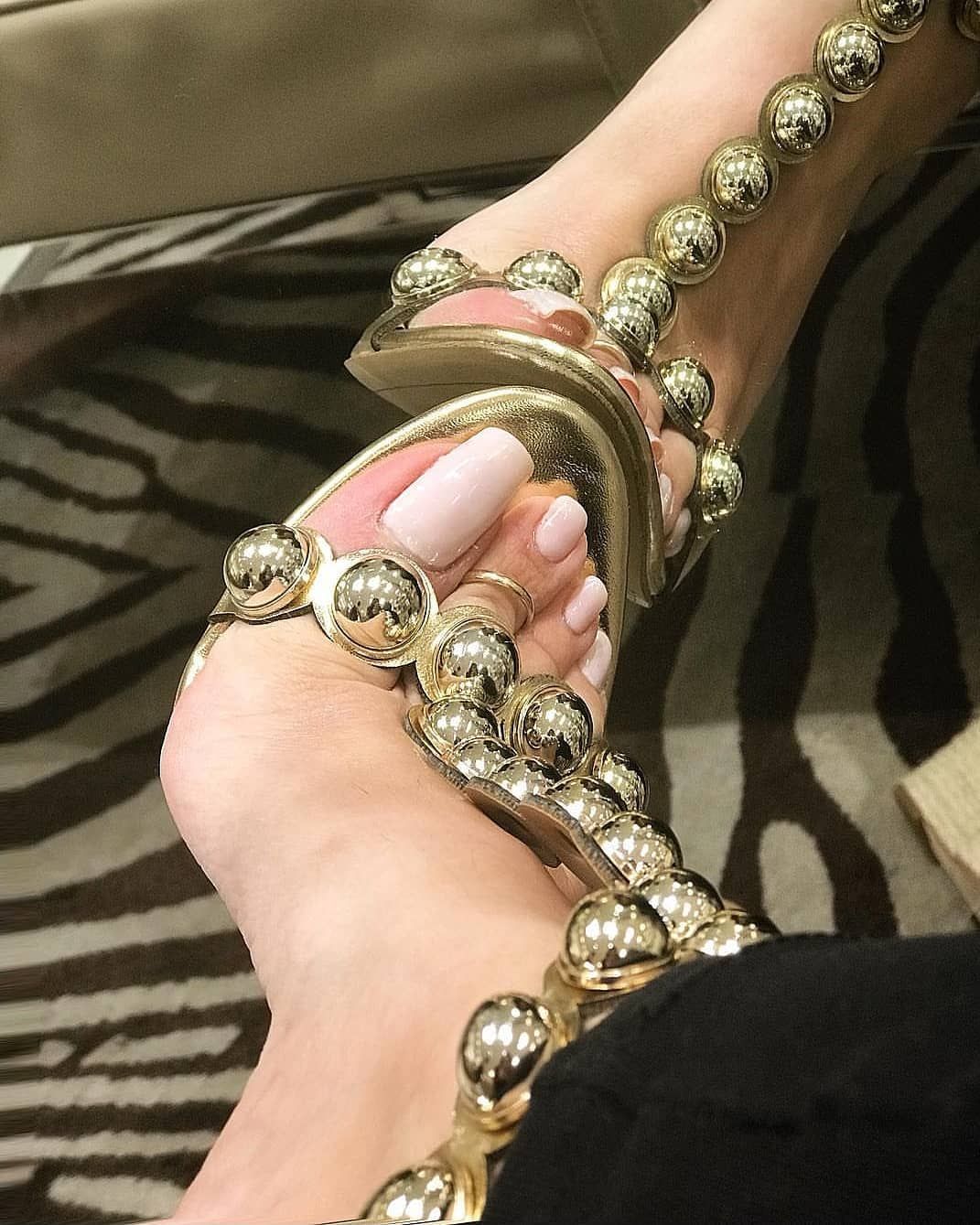 Nice Toes Pretty Toes Girl Soles Long Toenails Foot Arches Beautiful Toes Lovely Foot Toe