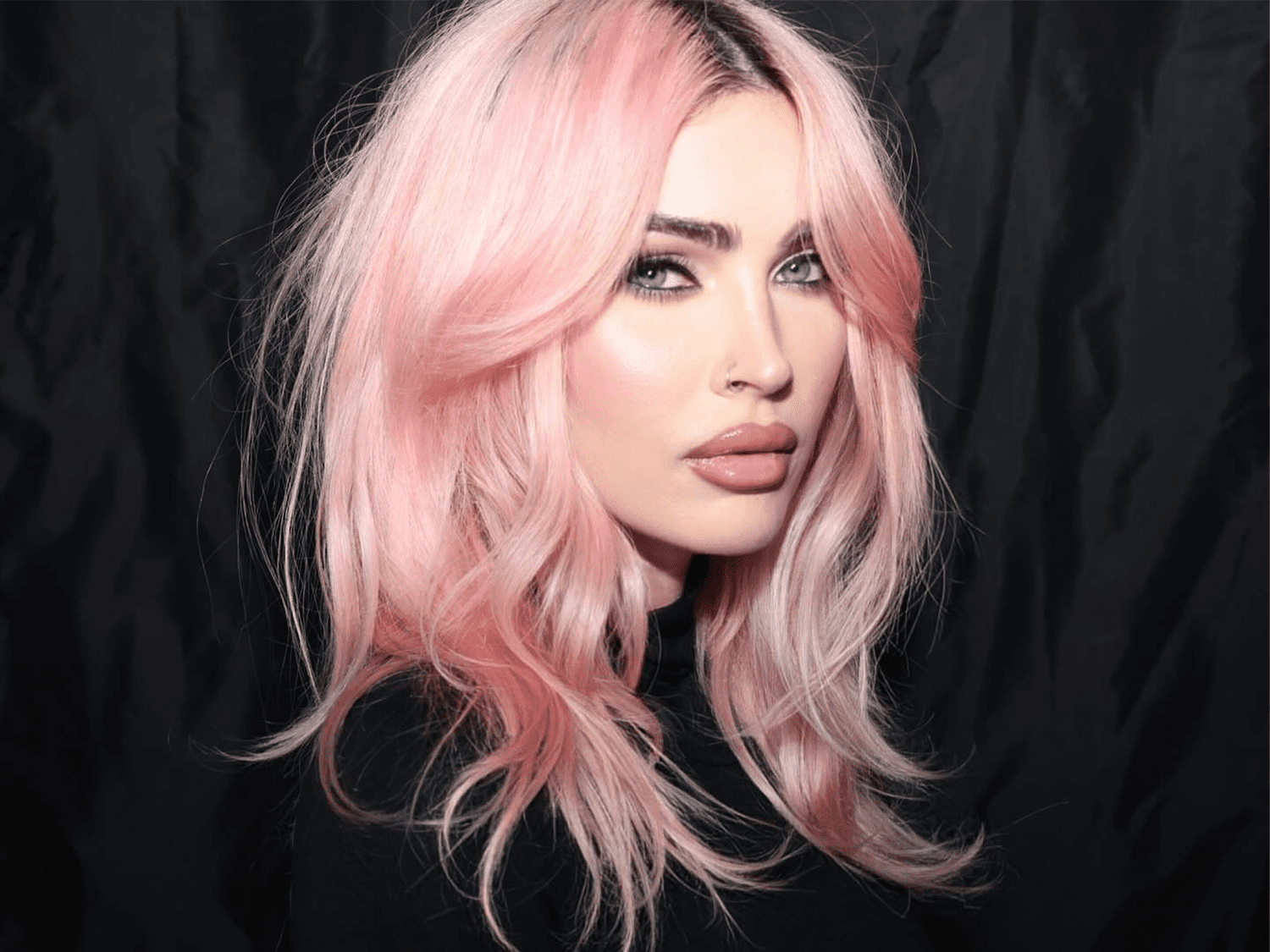 Megan Foxs Marshmallow Pink Shag Won The Best New Hair Grammy In 2024 Pink Hair Megan Fox