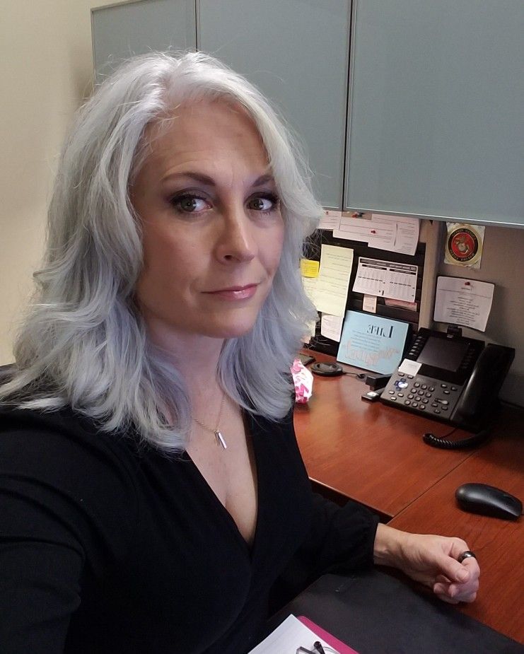 Beautiful Old Woman Beautiful Models Pretty Woman Silver Grey Hair Long Gray Hair Gorgeous