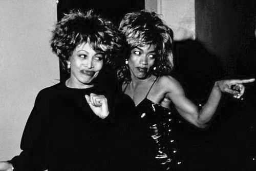 Tina Turner And Angela Bassett For Whats Love Got To Do With It Notizie