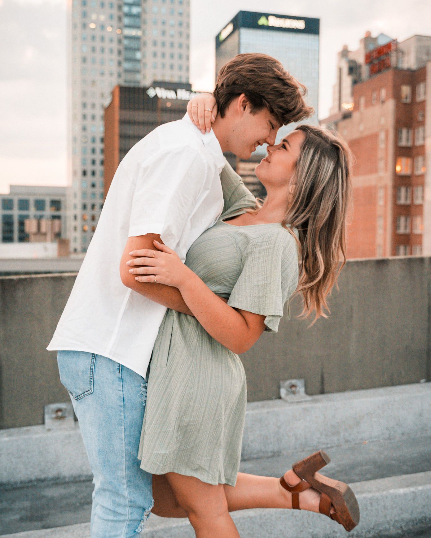 Couple Photoshoot Poses, Couple Photography Poses, Couple Shoot ... Couple Photoshoot Poses, Couple Photography Poses, Couple Shoot ...
