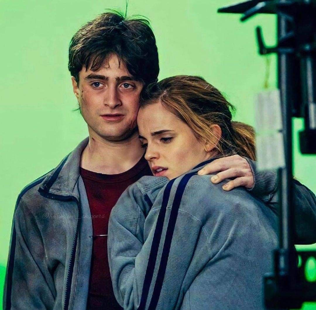 Harry Potter Kiss Harry And Hermione Harry Potter Icons Harry Potter Images Hermione Granger