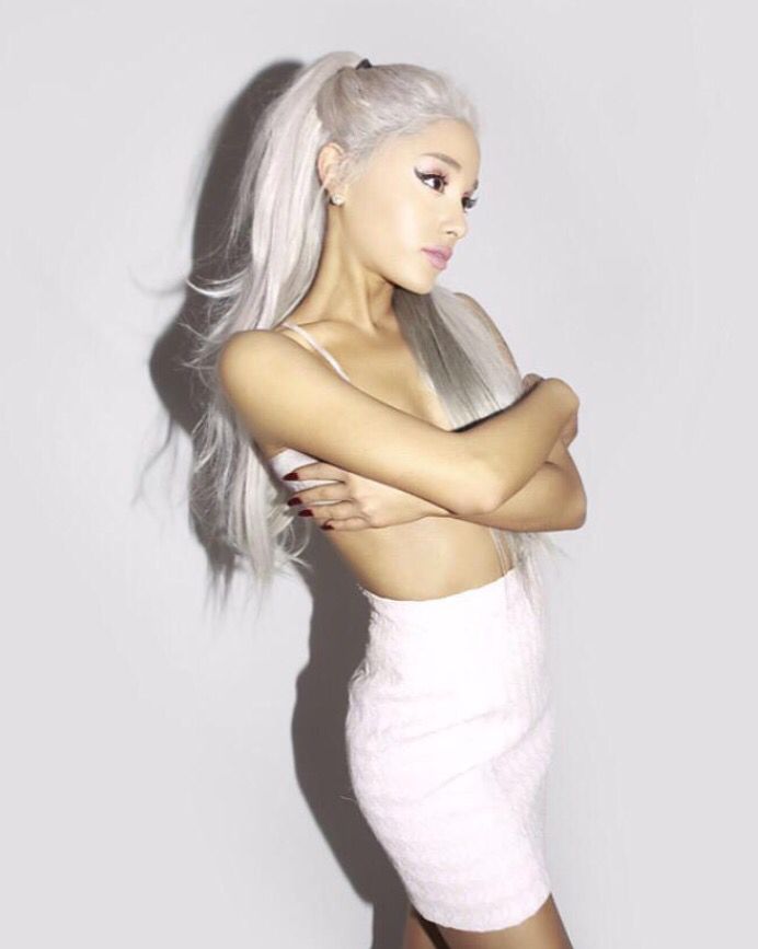 Die Besten 25 Ariana Grande White Hair Ideen Auf Pinterest Ariana Grande Ariana Grande