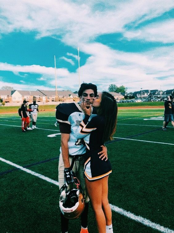 P I N T E R E S T Murielmukadi Football Couples Teen Couples Cheer