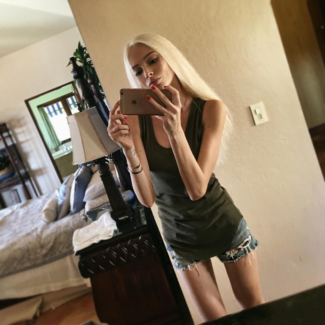 Alena Shishkova Thigh Gap The Smoke Platinum Blonde Mom Style Style