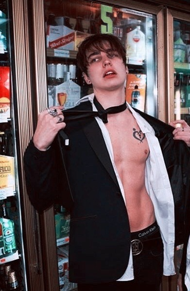 5 Tumblr Emo Guys Cute Guys Colby Brock Snapchat Sam And Colby Fanfiction Colby Cheese