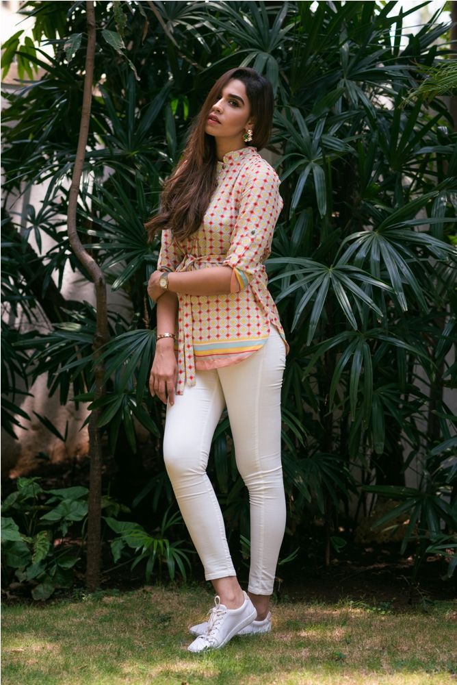 Pin By Leroy Van Mudh On Beautiful Women Dont Sweat The Big Stuff White Jeans Fashion