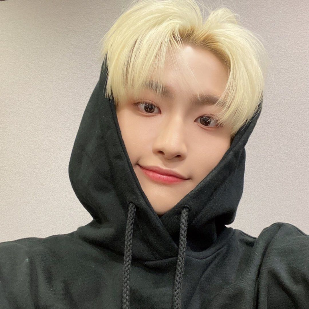 Ateez Park Seonghwa Icons Pfp Kpop Bg Bgs Cute Selca Twitter Layout Park Seong Hwa