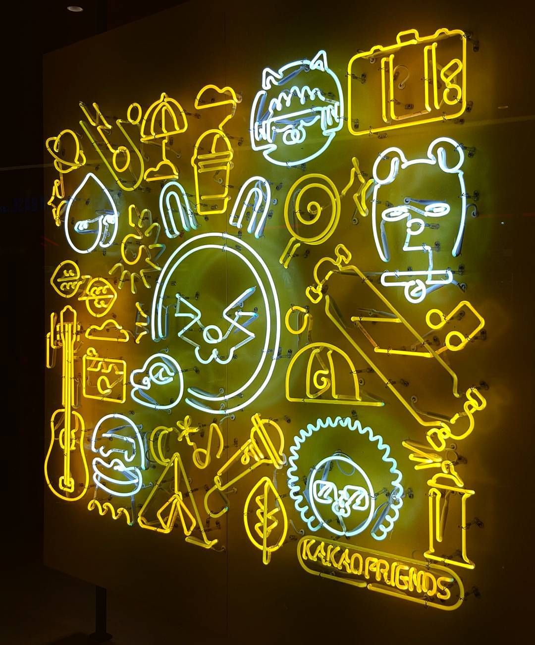 카카오 네온사인💛💚💙💜 카카오프렌즈 카톡 캐릭터 네온사인 네온아트 네온 일상 쇼핑 조명 카톡스타그램 디자인 귀요미 덕후 Kakao