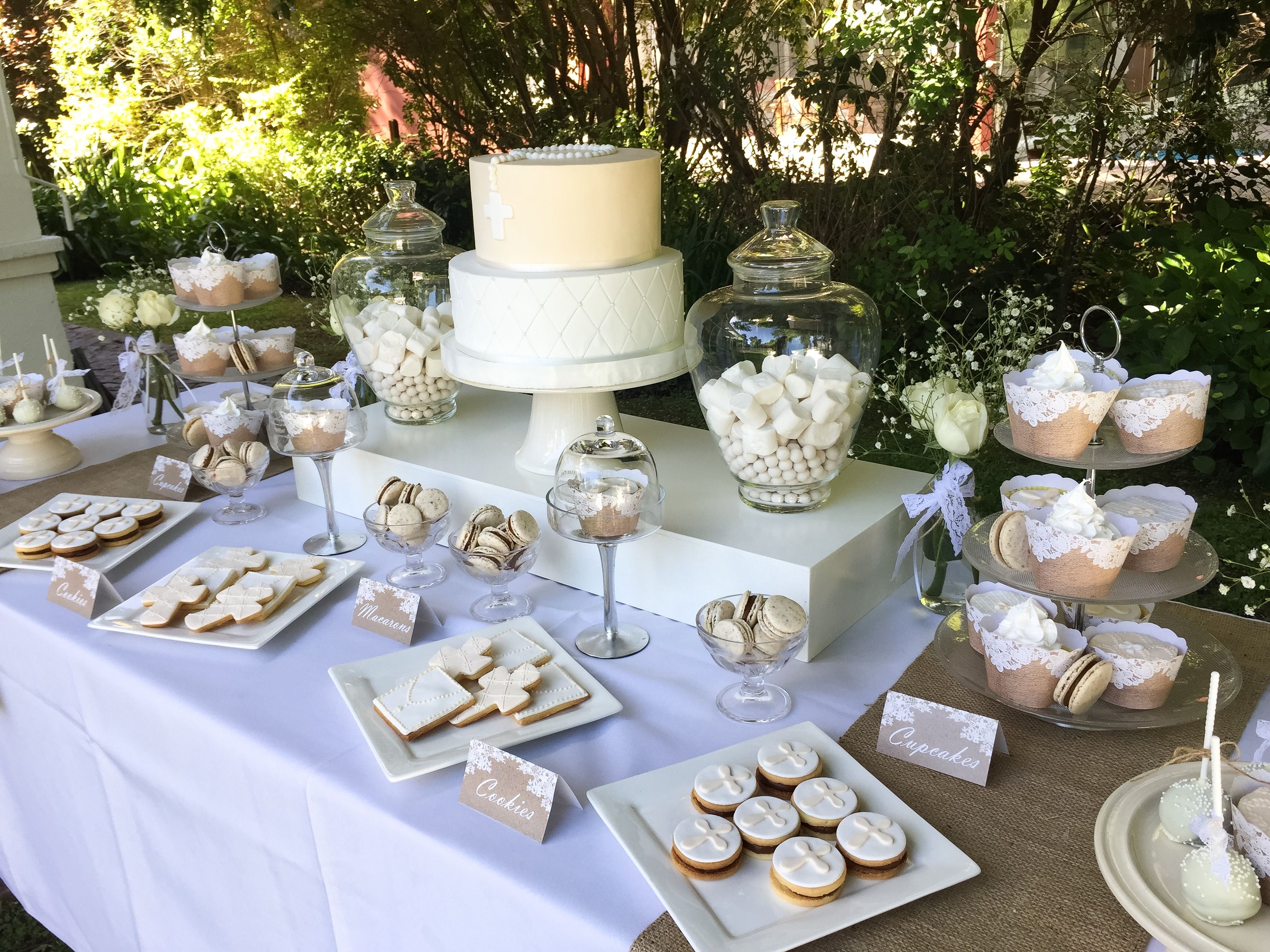 First communion dessert table by caro baibiene. Mesa dulce comunión ... First communion dessert table by caro baibiene. Mesa dulce comunión ...