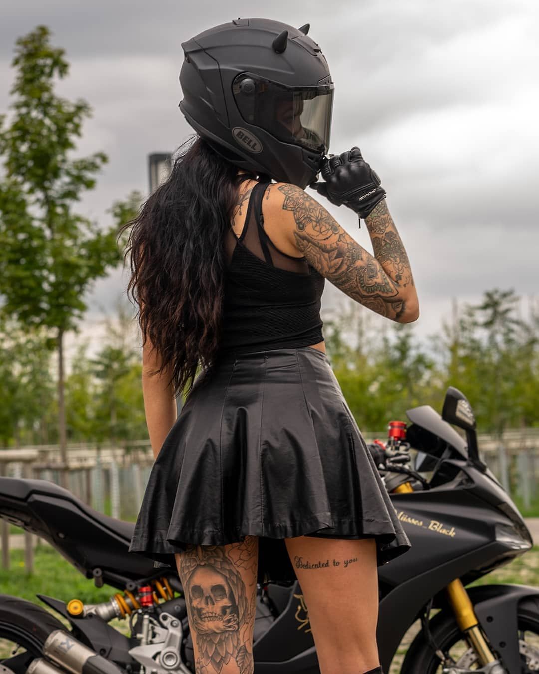 Pin By Felipe Josias On Garotas E Motos Motorcycle Girl Motorbike Girl Biker Girl