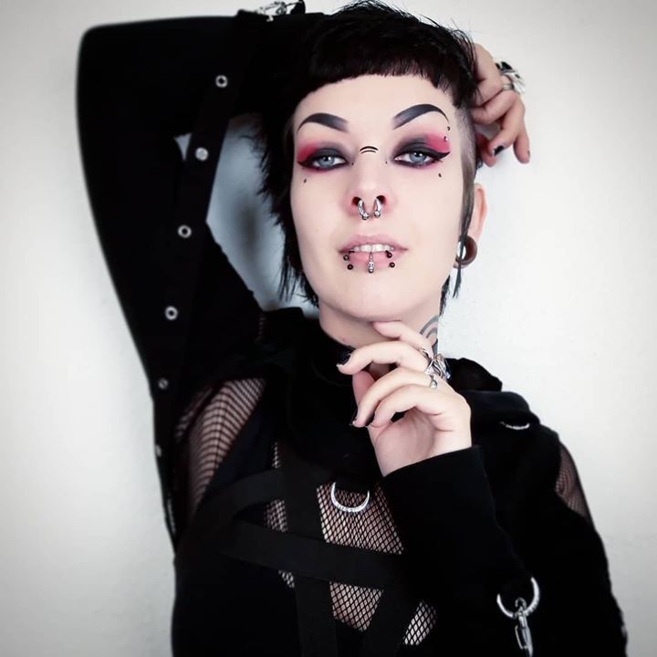Pin By Mikasa Ackerman On Mini Dessin In 2024 Facial Piercings Makeup Goth Makeup