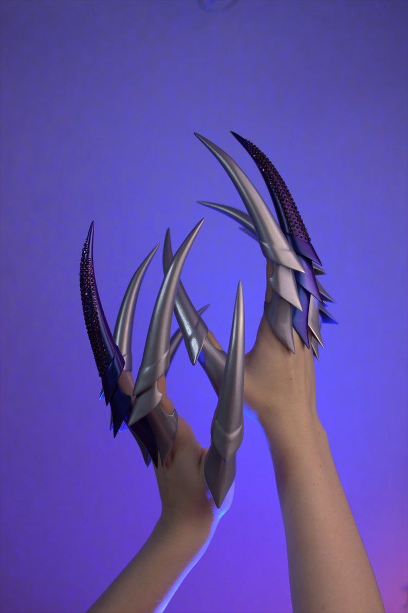 Kda Evelynn Claws Cosplay Villain Version Etsy In 2021 League Of Legends Characters Cosplay