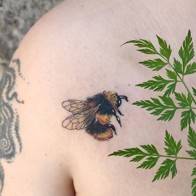 25 Best Bee Tattoo Ideas For Women Artofit
