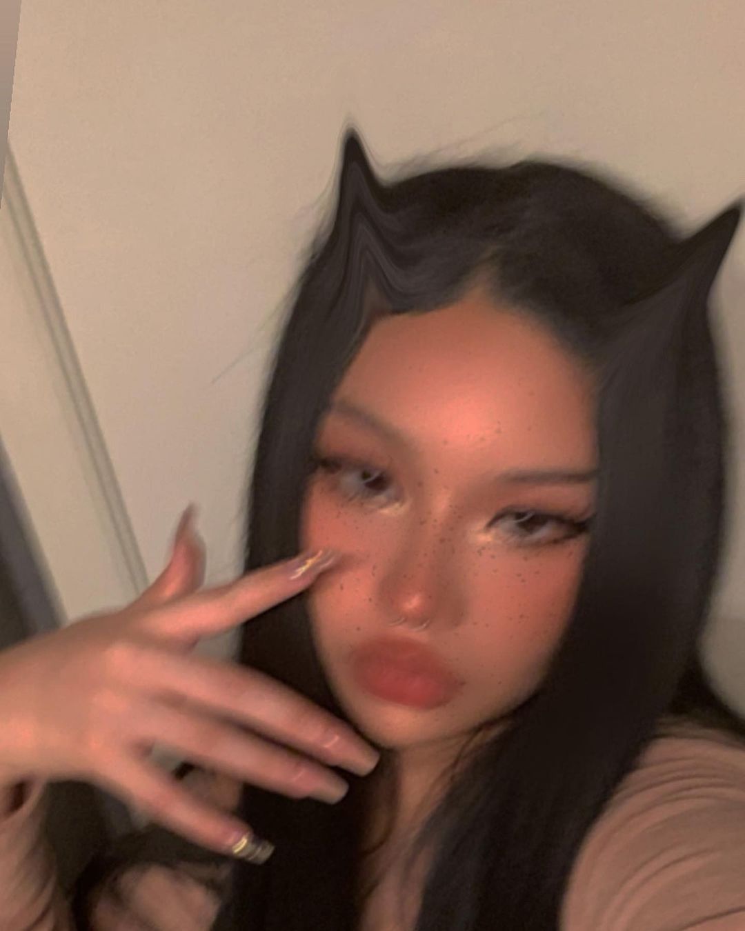 Heartsh8ped Box On Ig Cute Poses For Pictures Girl Pictures Girl