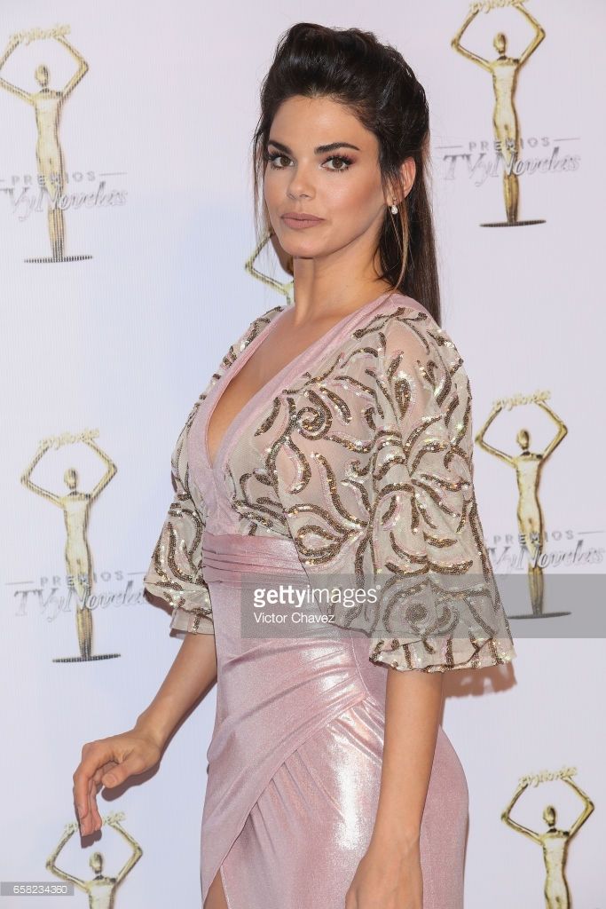 Livia Brito In Hot Dress Livia Brito Hot See More Ideas About Crop Top Bikini Actresses
