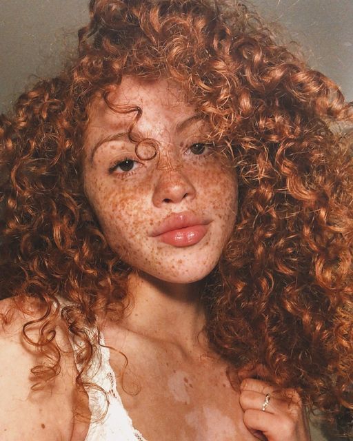 Paola๐ต๐ท On Instagram ๐ต๐ท In 2024 Pretty Red Hair Women With Freckles Red Curly Hair