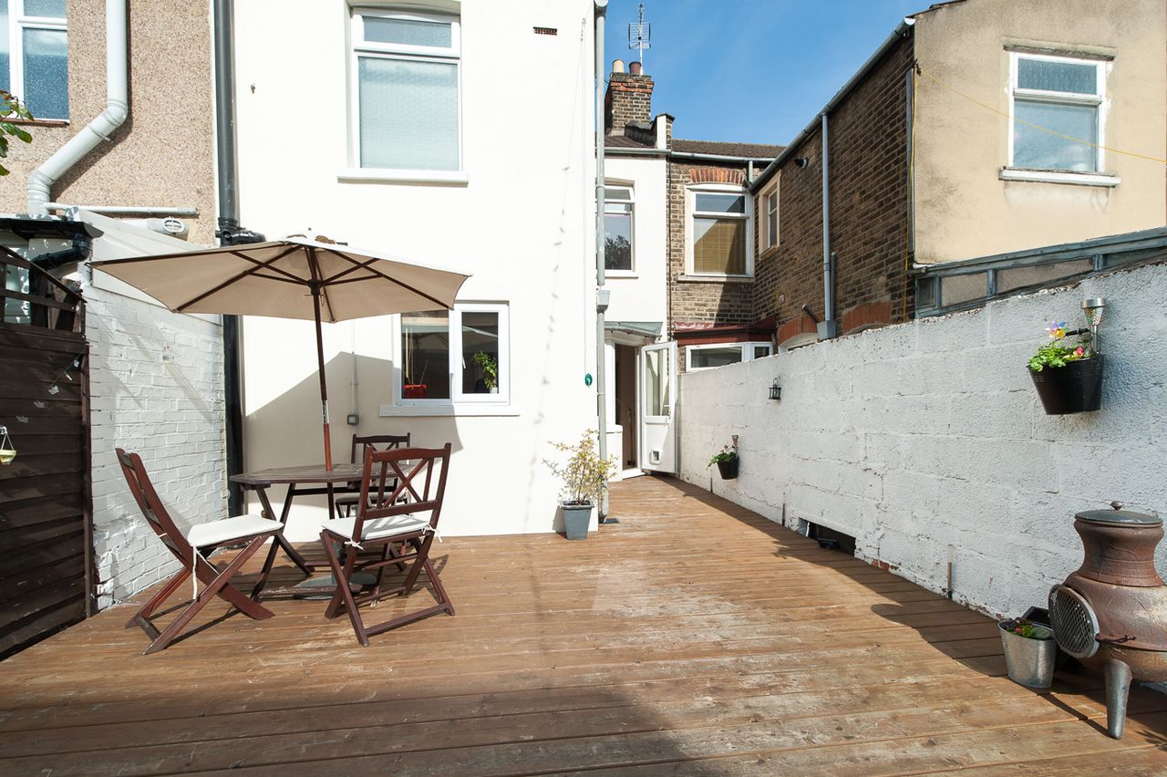 2 Bedroom Terraced House For Sale In Anne Of Cleves Road Dartford