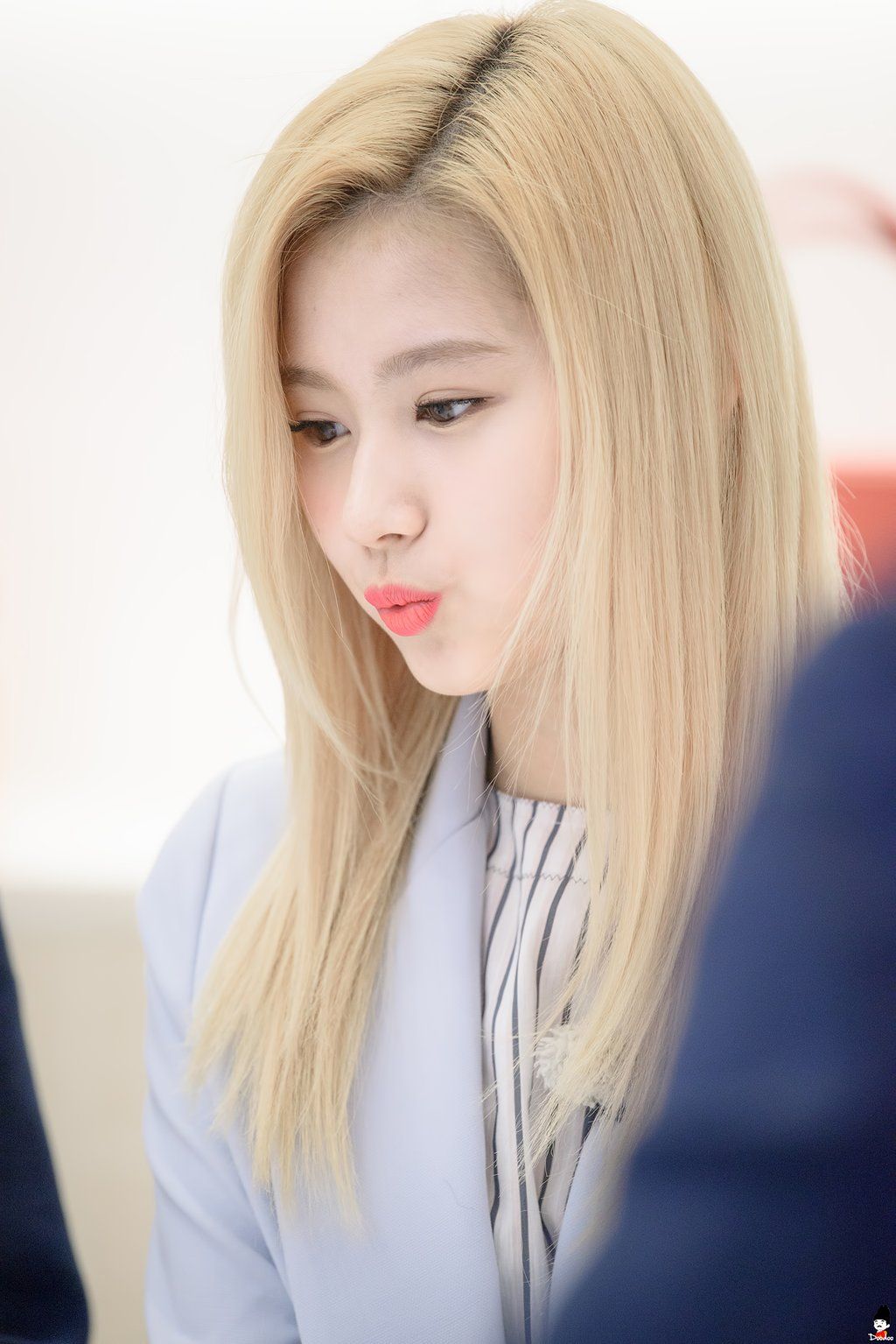 Twice Sana Pop Hair Kpop Hair Girl Hairstyles