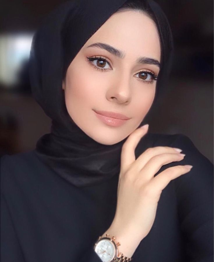 زهره فتاه جميله جدا عاشت معظم حياتها في أمريكا و تبلغ من العمر 22 عام العاطفية العاطفية