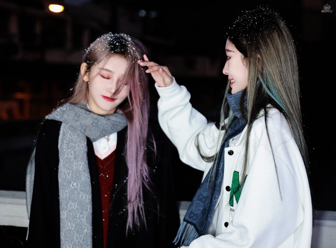 Wang Yi And Zhou Shiyu Vuông