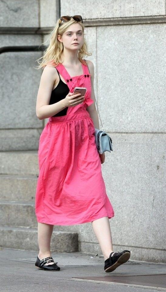 Ellie Fanning Dakota Fanning Style Maxi Dress Blonde Beauty