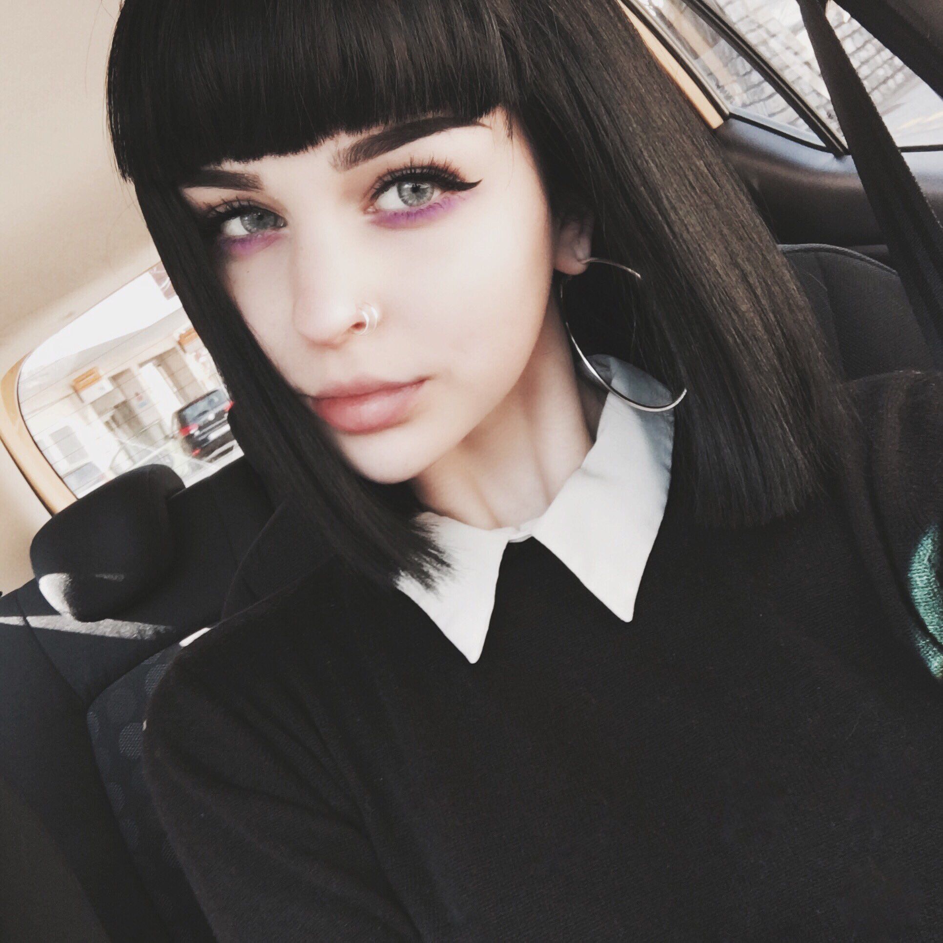 Pin By Stacie Hawkins On Elphaba Ideas Dark Hair Makeup Dark Hair Bangs Girls With Black Hair