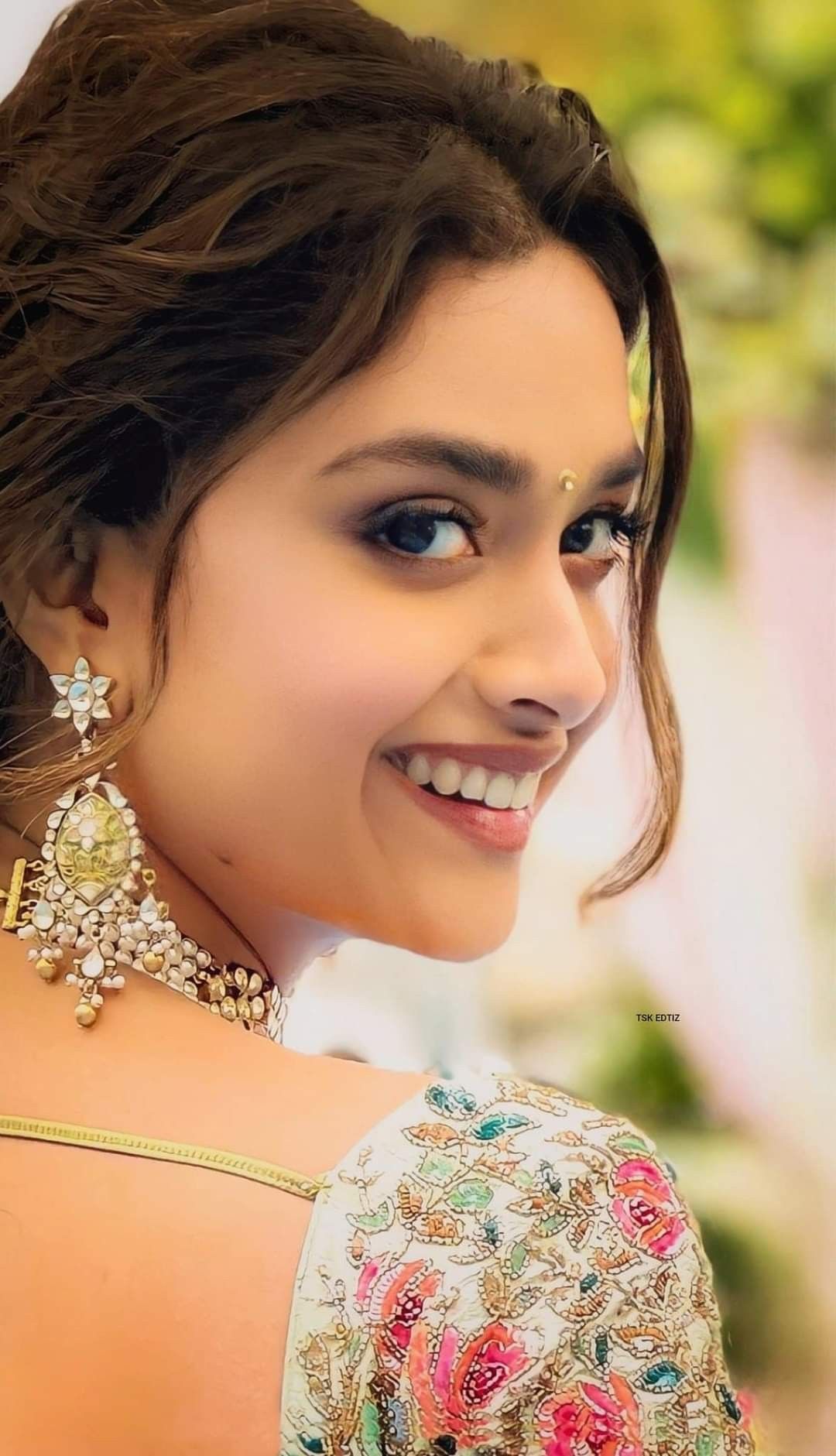 Pin On Kirthi Suresh Allu Arjun Hairstyle Beautiful Girl Body