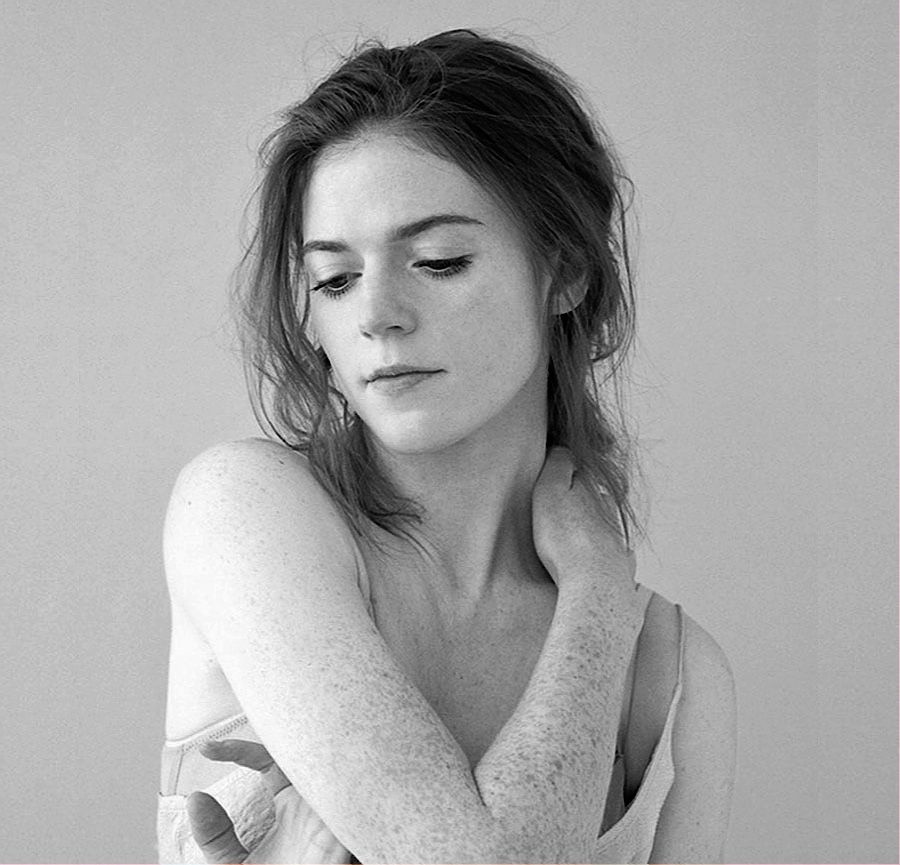 Pin By Usuario0100010 On Rose Leslie Rose Leslie Redheads Celebrities