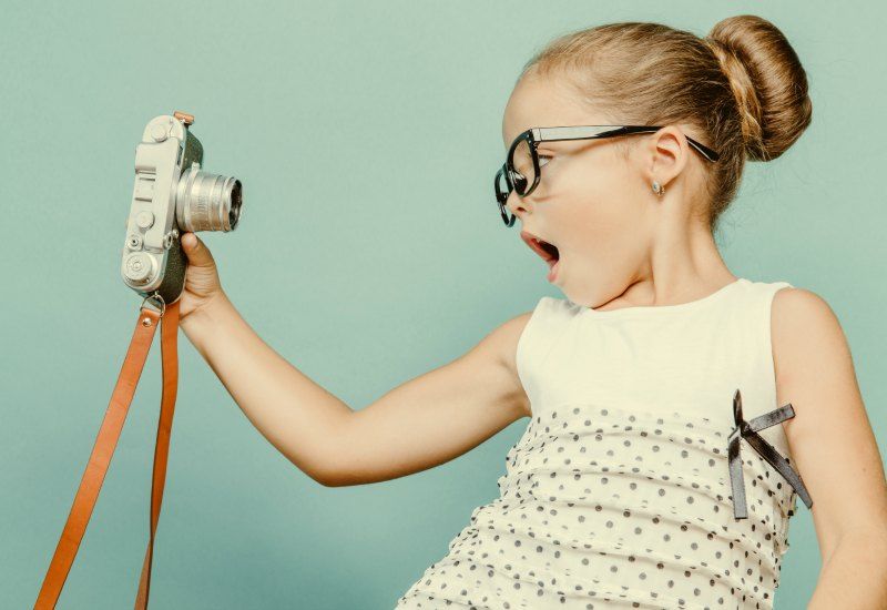 How To Take A Great Selfie Photo The Art Of Posing Visual Marketing