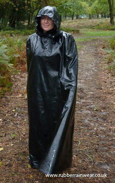 Pin Von Guljat Pod Dozhdem Auf Faszination Regencape Regen Outfit Regen Mode Regenkleidung
