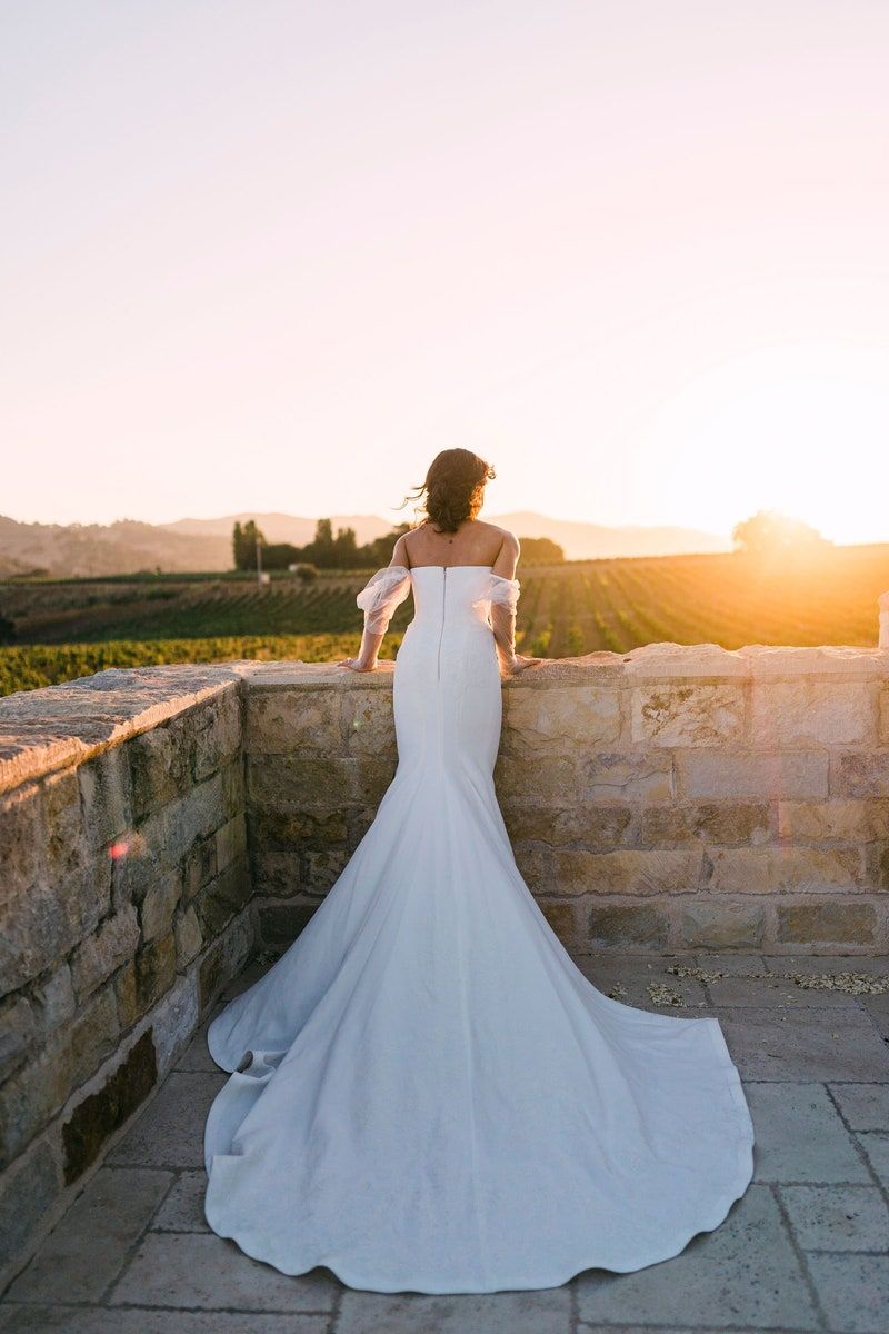 Sarah Hyland Wore Two Vera Wang Dresses For Her California Vineyard Wedding Artofit