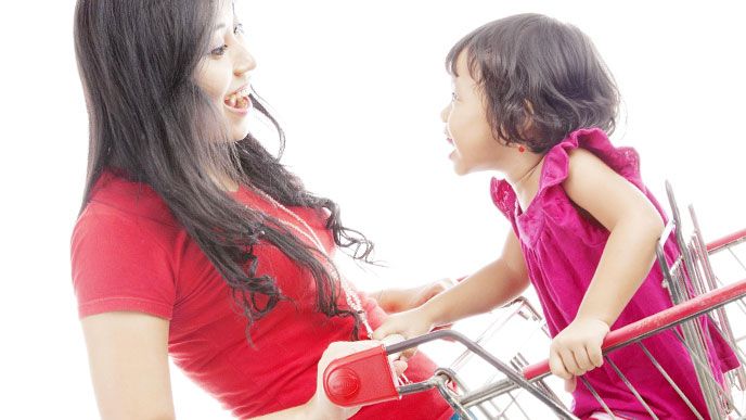 子どもを大笑いさせてみる イヤイヤ期の接し方8つ!保育士&先輩ママのおすすめ対策